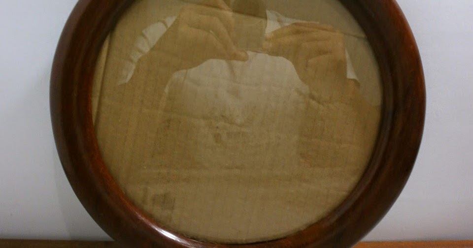 Antikpisan: Frame Foto Antik Berbentuk Bulat ( SOLD OUT / TERJUAL )