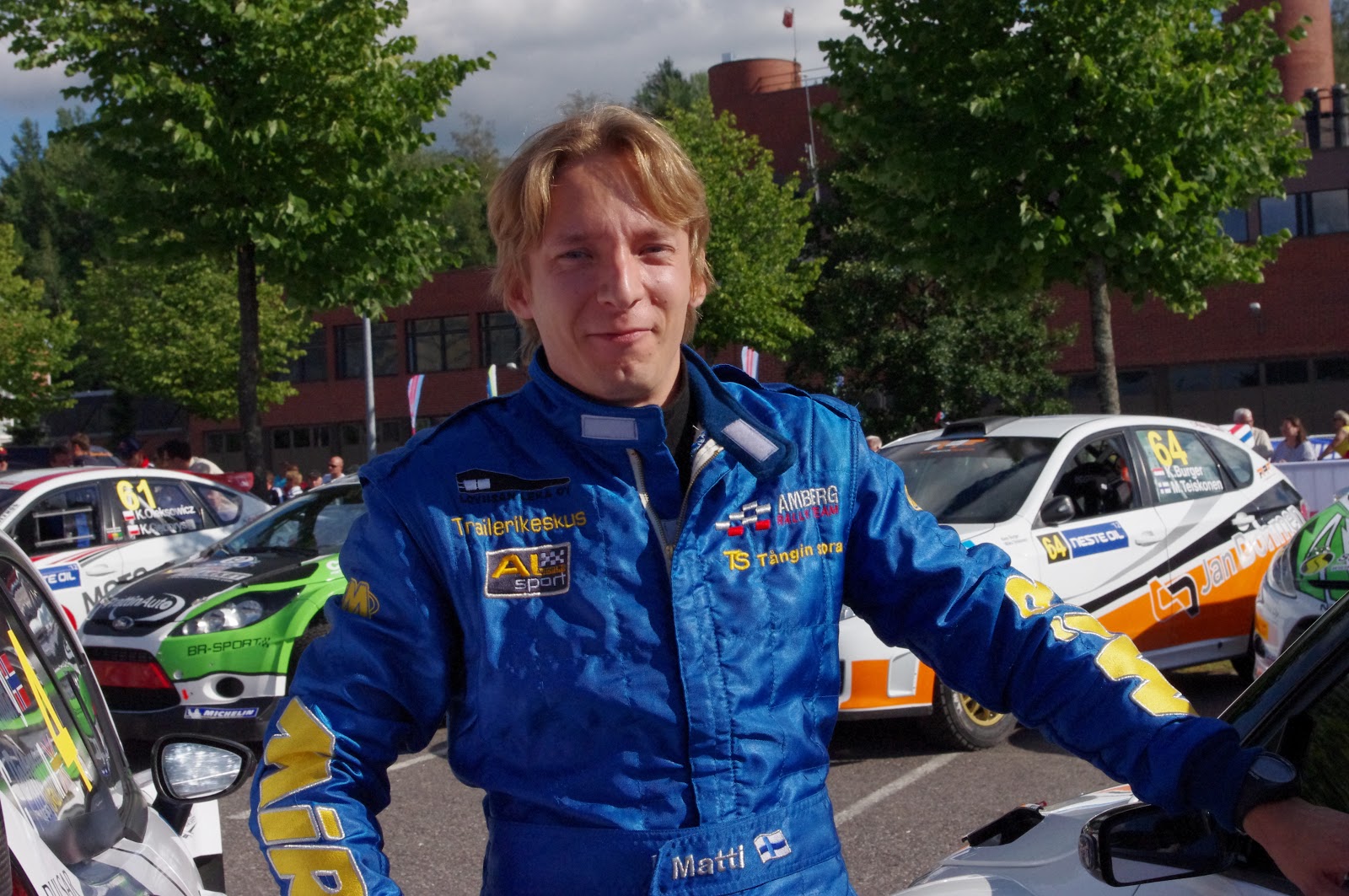 Rally Co-driver: Personalized suits and helmets