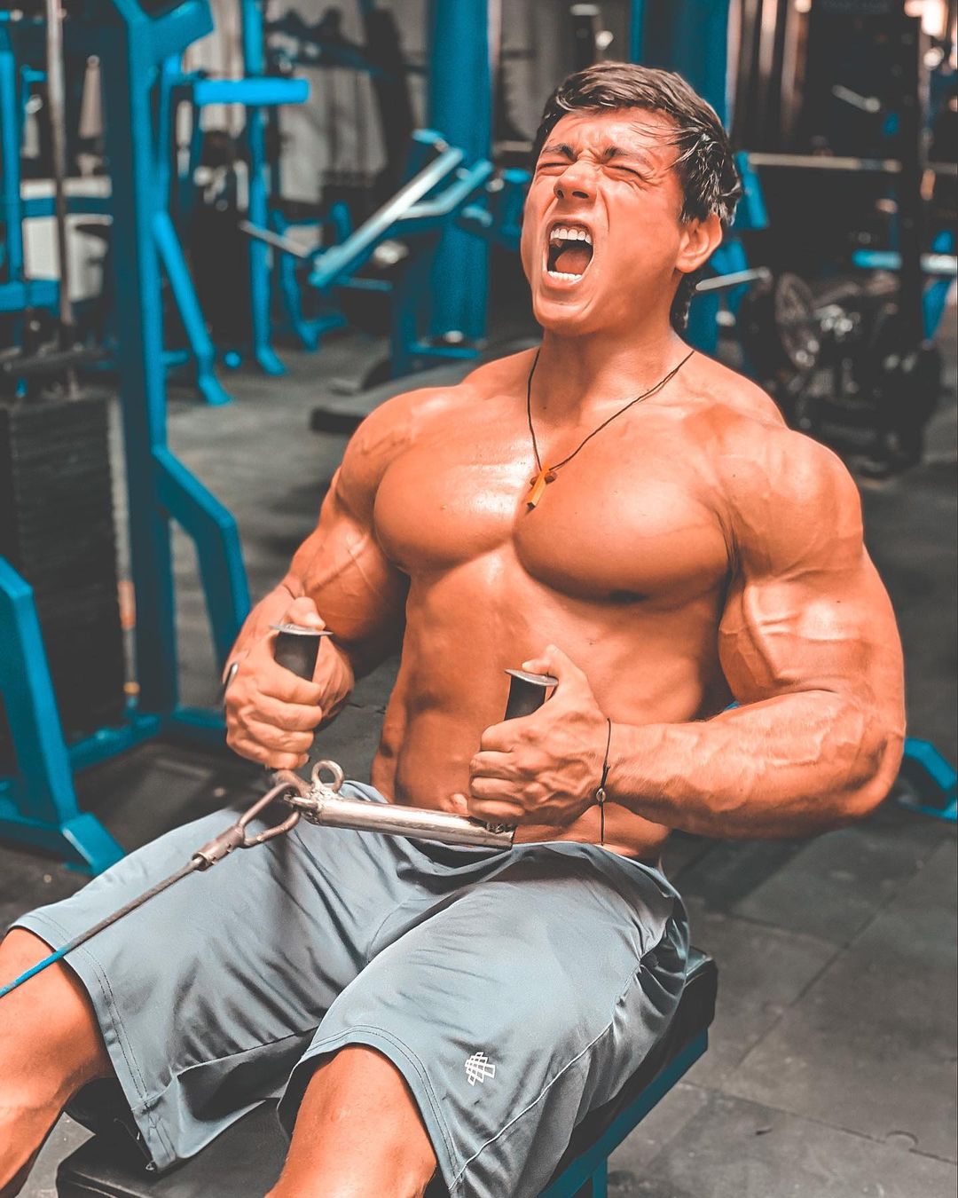 the beauty of male muscle: January 2021