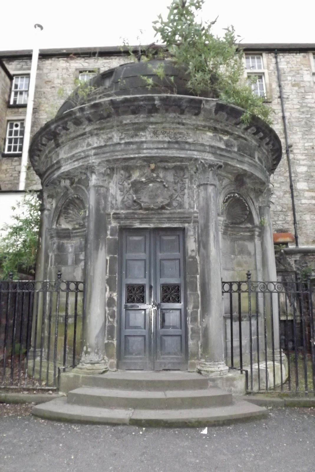 Genealogy Tours of Scotland: Tombstone Tuesday - Bloody MacKenzie