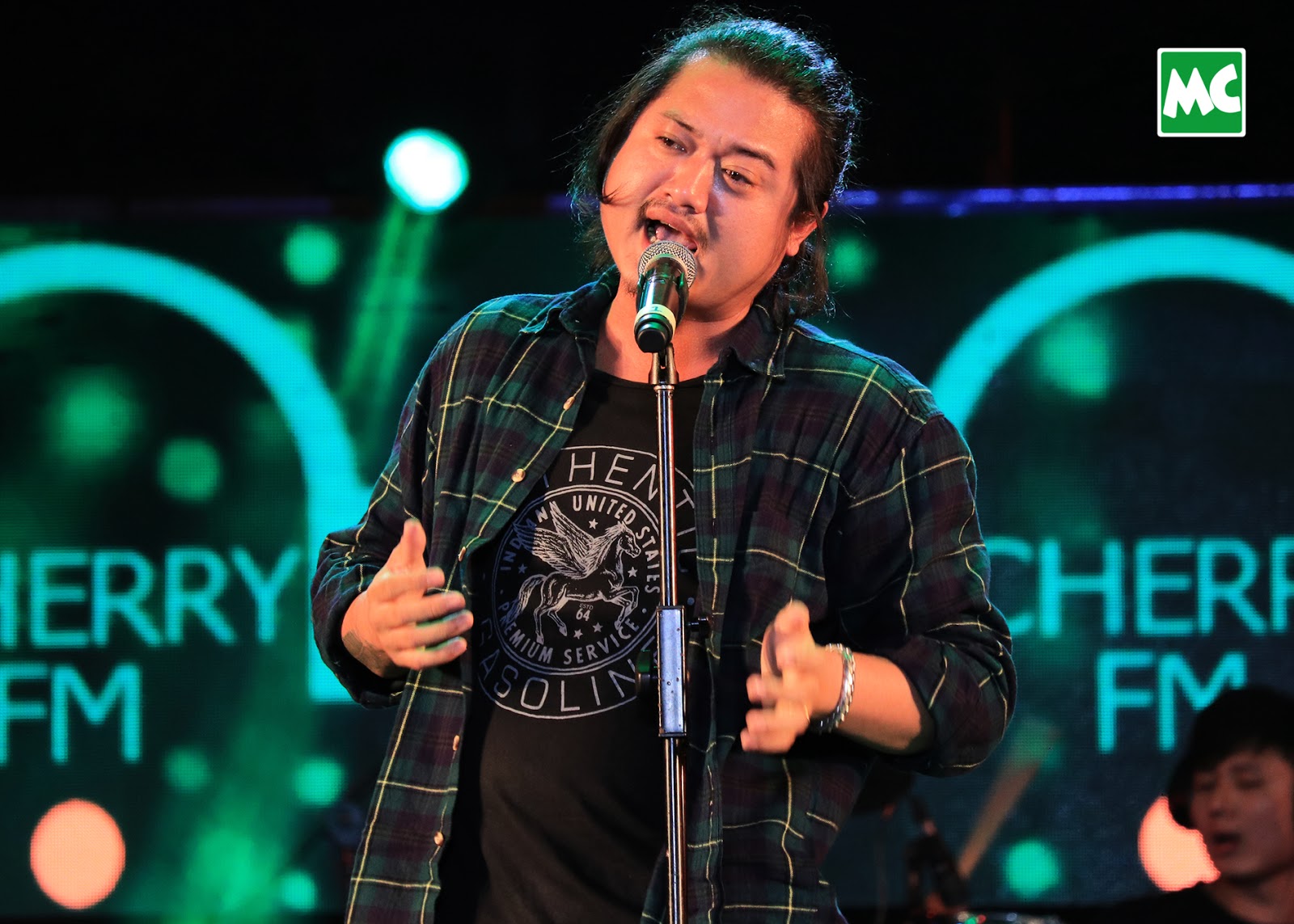 CHERRY FM ရဲ႕ (၁၀) ႏွစ္ျပည့္ အထိမ္းအမွတ္ ေဖ်ာ္ေျဖပဲြ မွာ သီဆုိခဲ့ၾကတဲ့ ...