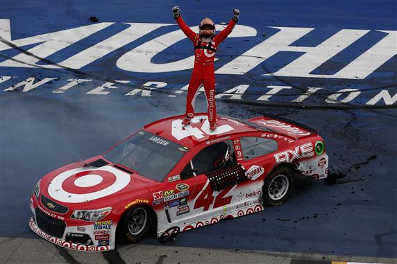 NASCAR Notes: Kyle Larson breaks through at Michigan with first career win