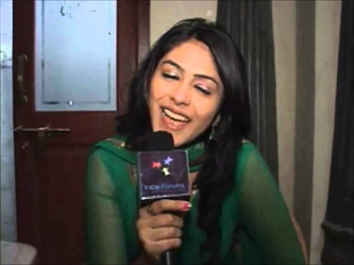 √ Profil Biodata Mrunal Thakur Pemeran Bulbul Arora Di Lonceng Cinta ...