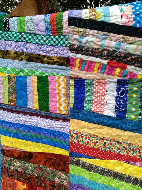 Kat & Cat Quilts: Fresh String Quilts Up!