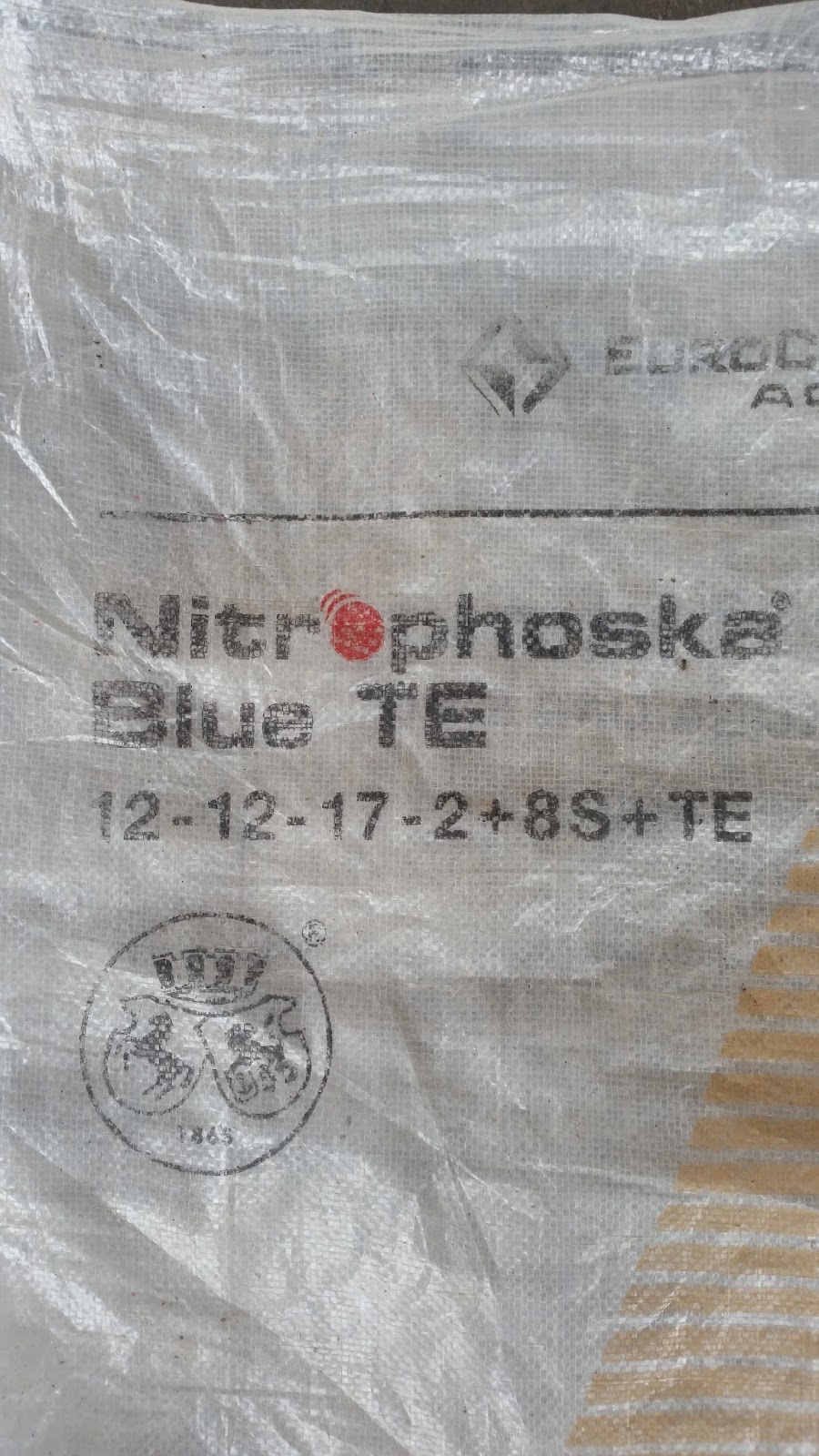 Warisan Petani: Baja Tanaman 2 : Baja NPK biru.