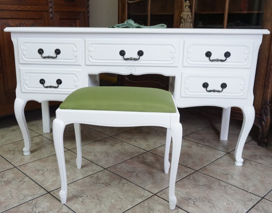 Modern Antyki: [6125] Białe biurko ludwikowskie