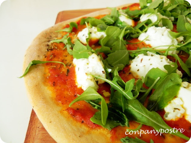 Con pan y postre: Pizza de ricotta y rúcula