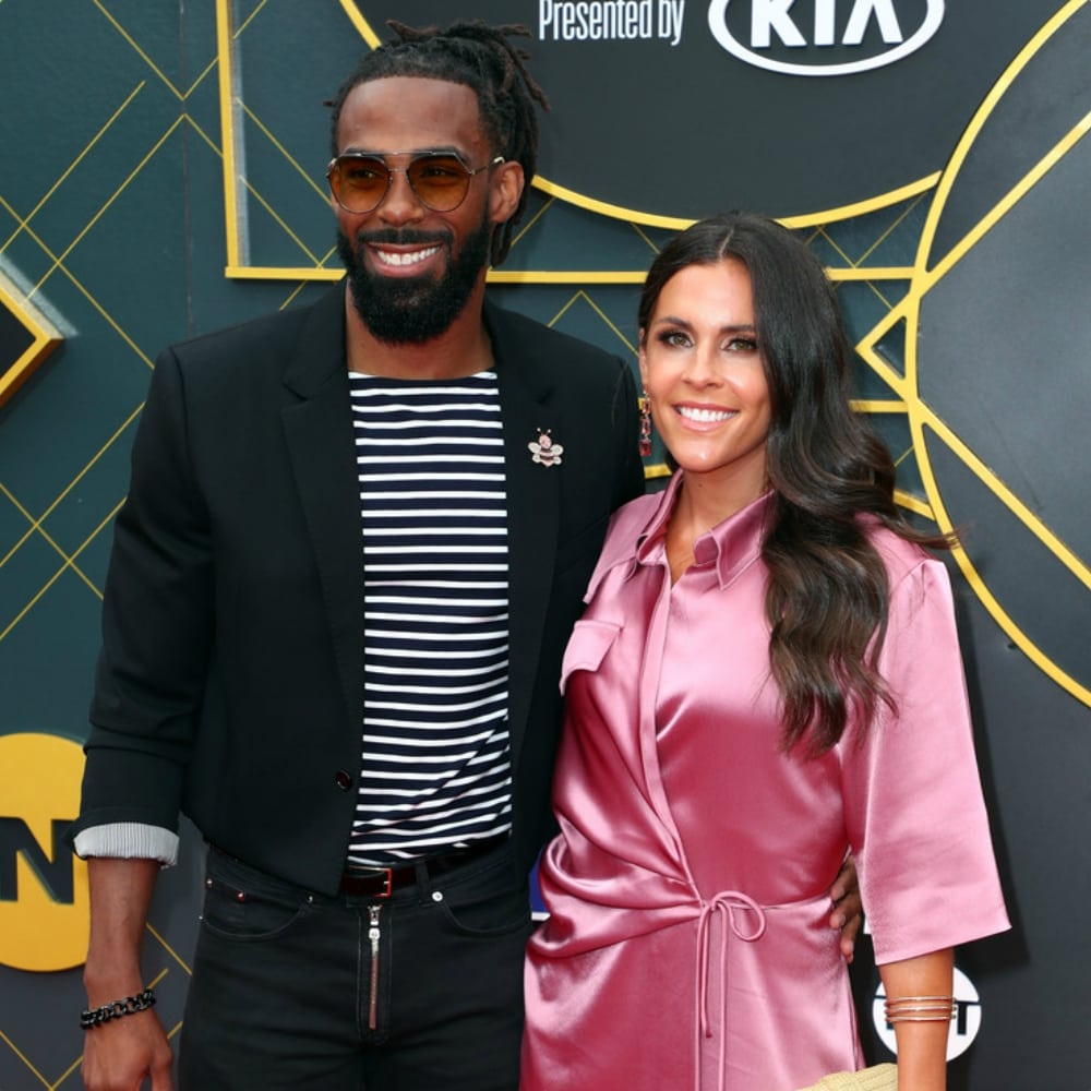 MAX SPORTS: NBA PLAYERS' BEAUTIFUL WIVES AND GIRLFRIENDS