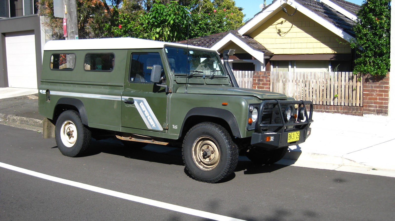 Aussie Old Parked Cars: 1994 Land Rover Defender 110 Tdi