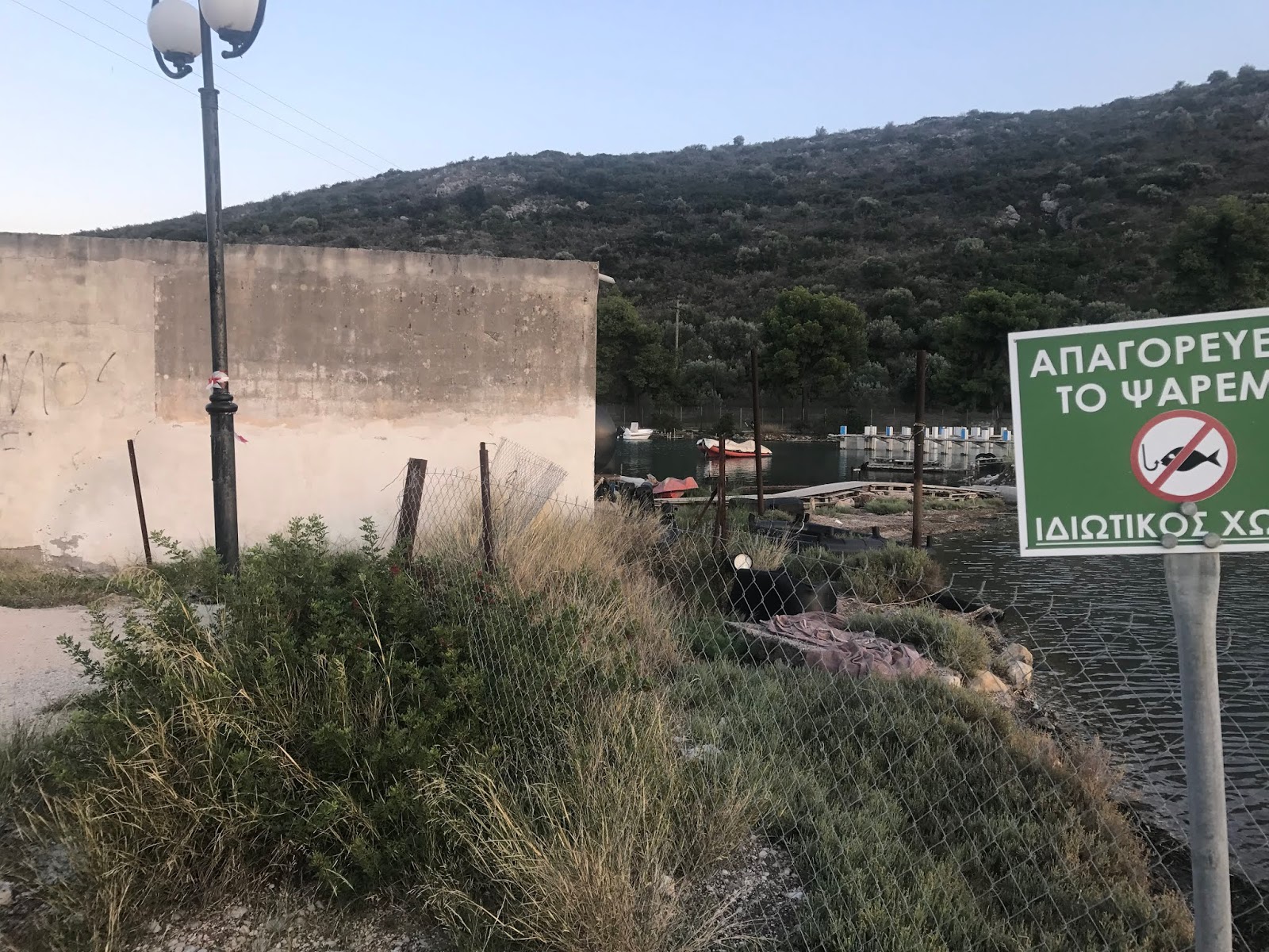 ORTHOLOGIKA: ΦΡΑΧΤΕΣ ΚΑΙ ΠΙΝΑΚΙΔΕΣ ΣΤΗ ΘΑΛΑΣΣΑ !!! Η ΠΑΡΑΝΟΜΙΑ ΧΤΥΠΑΕΙ ...