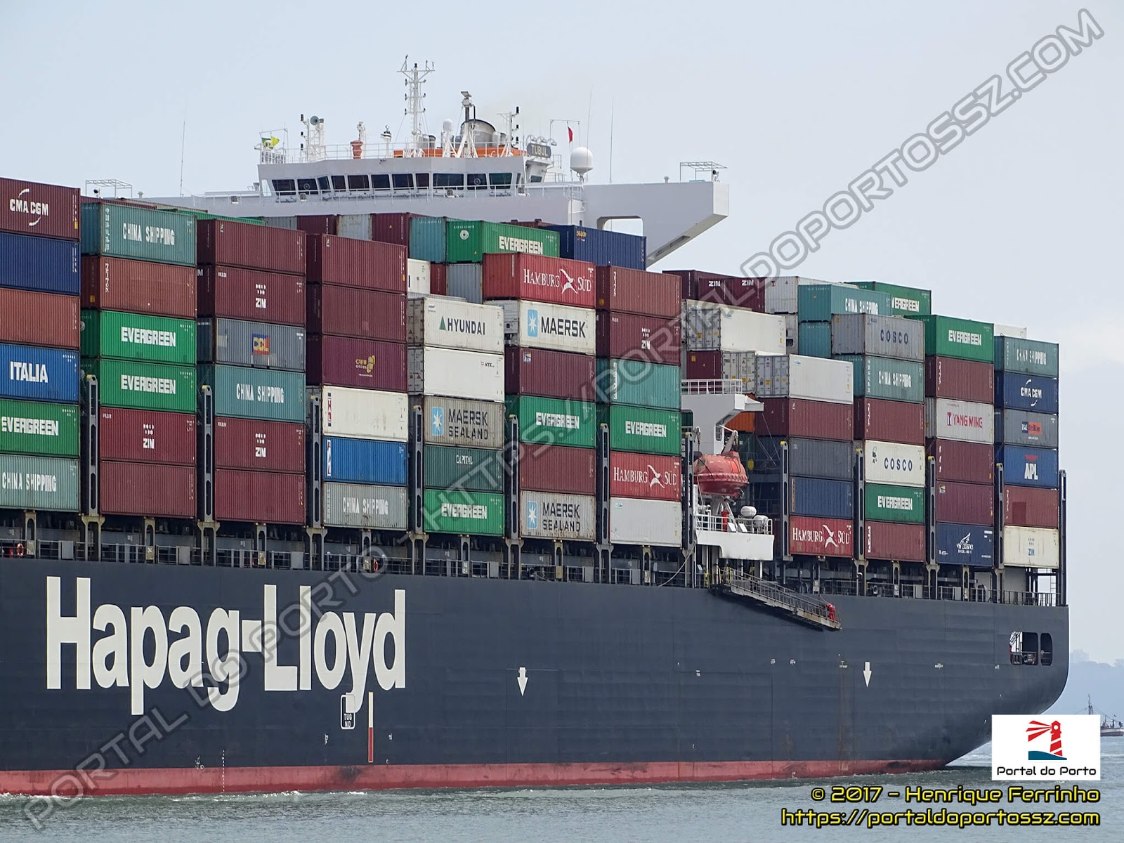 Tubul com as cores da Hapag-Lloyd - Portal do Porto