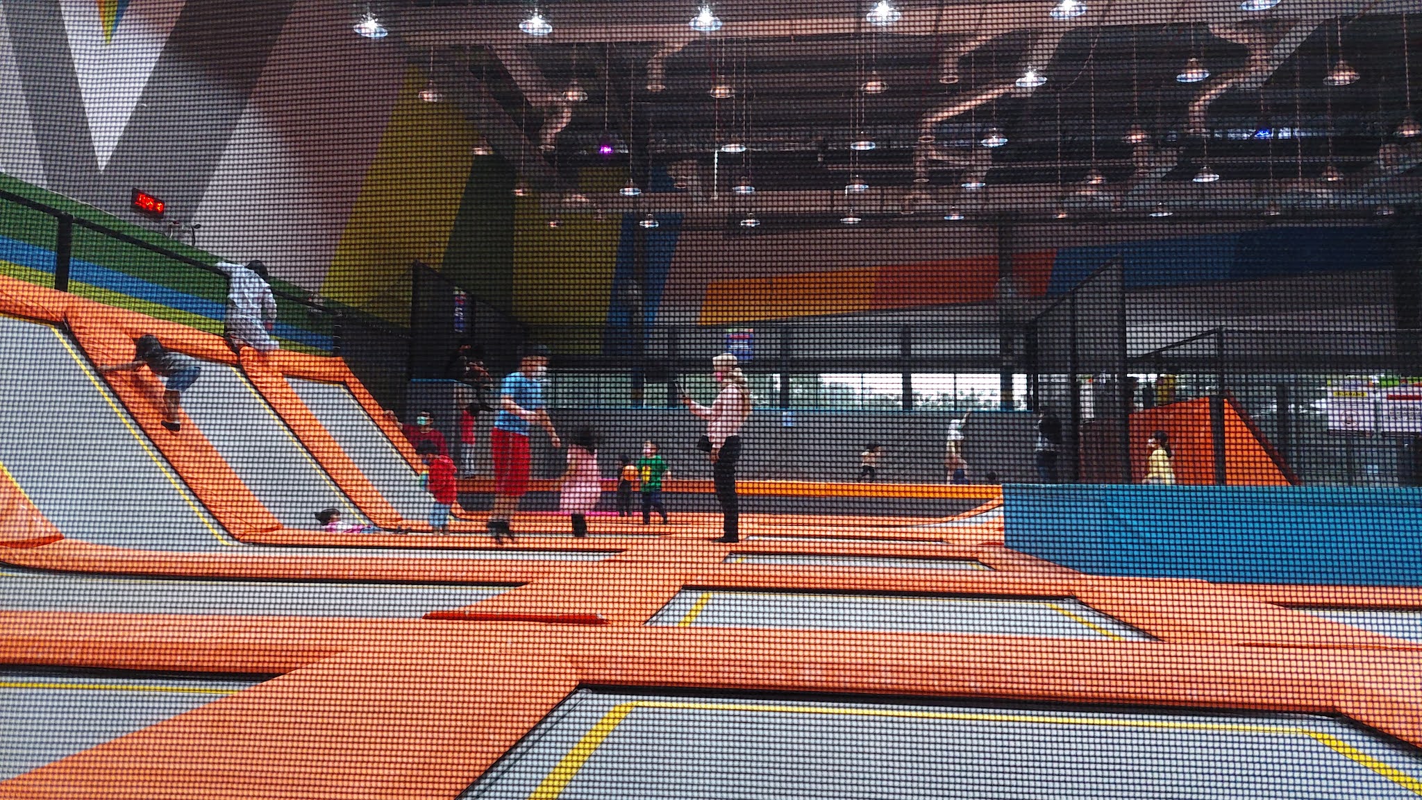 Bermain di Fun and Fit Trampolin Park QBIG BSD City