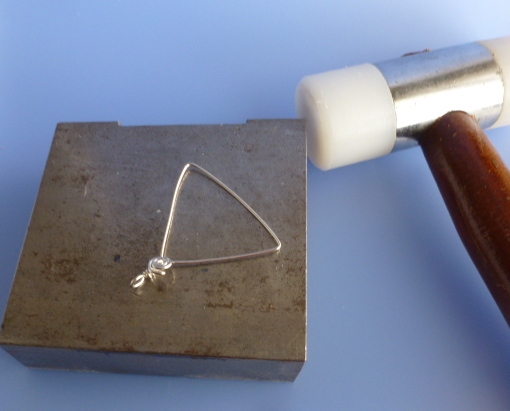 How to Make Triangle or Triangular Jewelry Tutorials / The Beading Gem