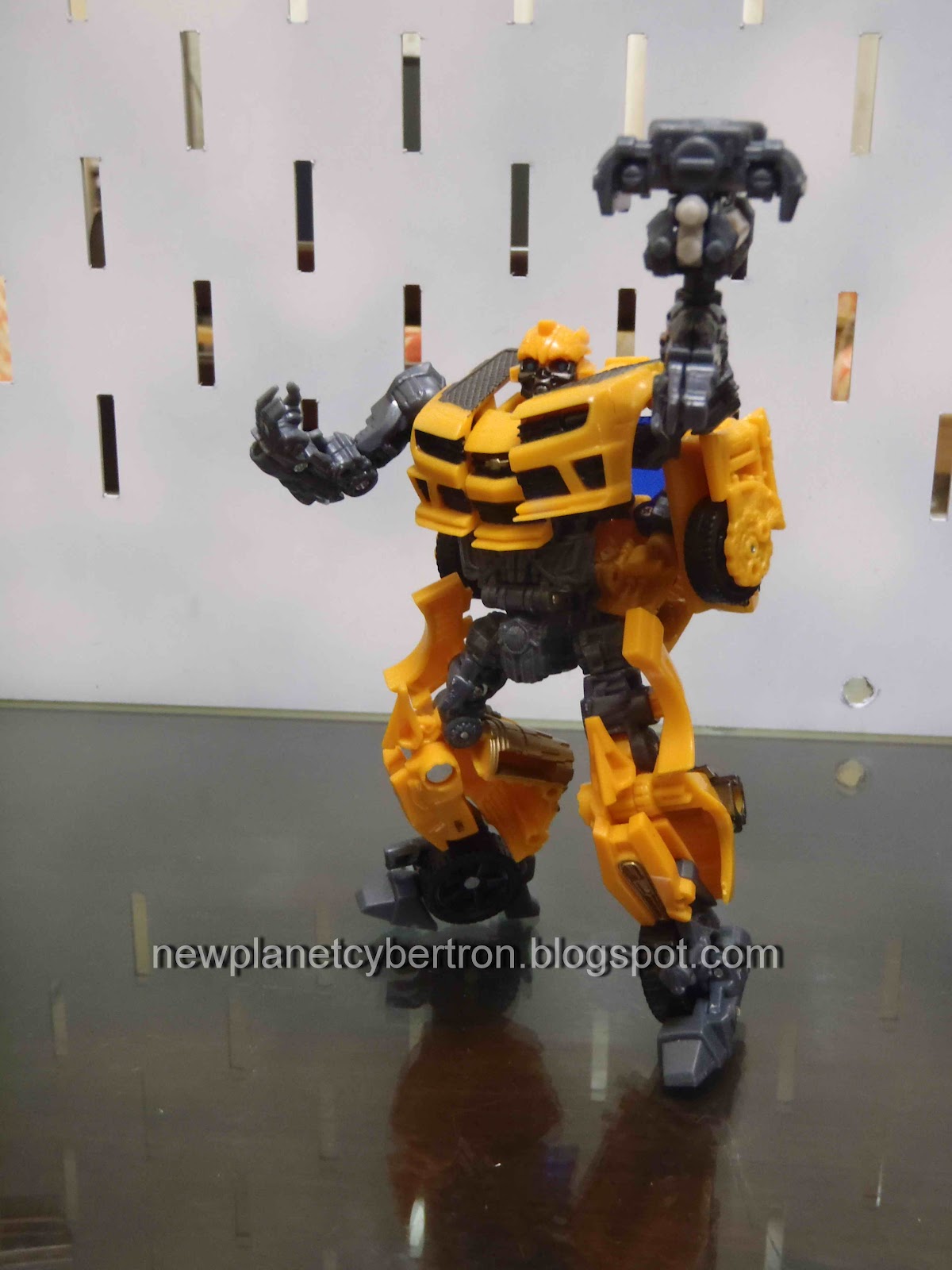 New Planet Cybertron: Transformers Review – Nitro Bumblebee (DOTM Deluxe)
