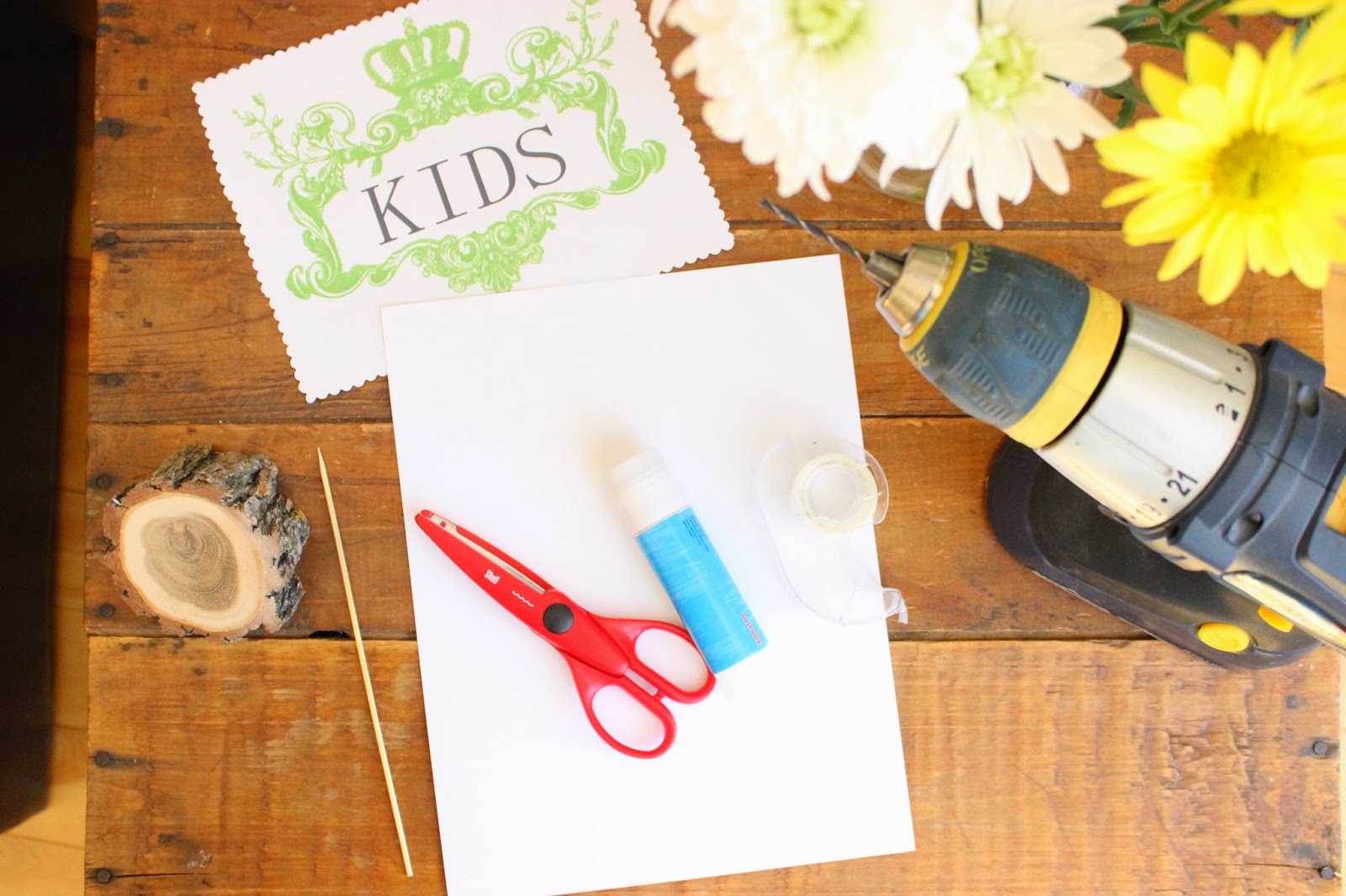 FREE Kids Table Printable - Kids table Sign Printable from Little Wee ...