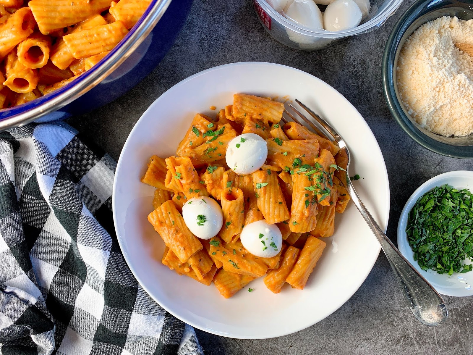 One-Pot Rigatoni with Garlicky Pink Sauce and Mozzarella