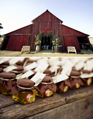 Rustic Country Wedding Ideas: Barn backdrop