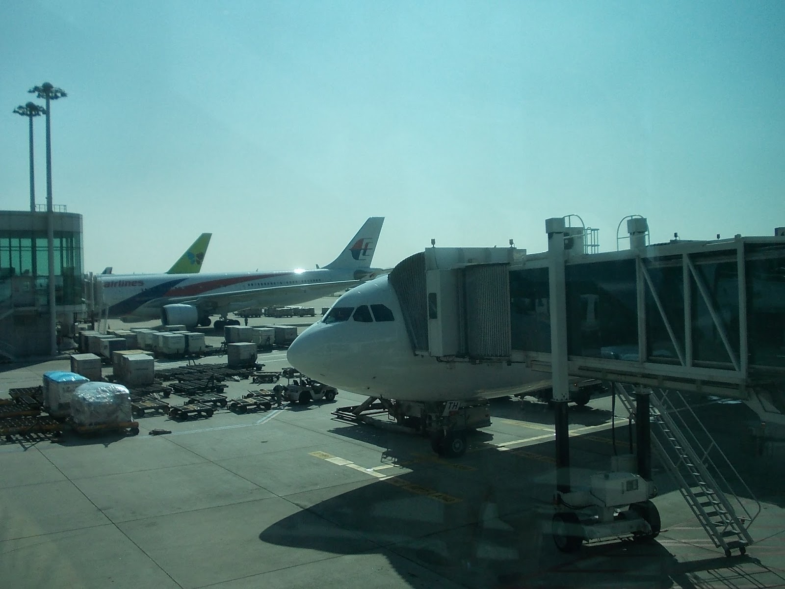 KS's Blog: Boarding on the plane:A Singapore Airlines flight SQ608 on 9 ...