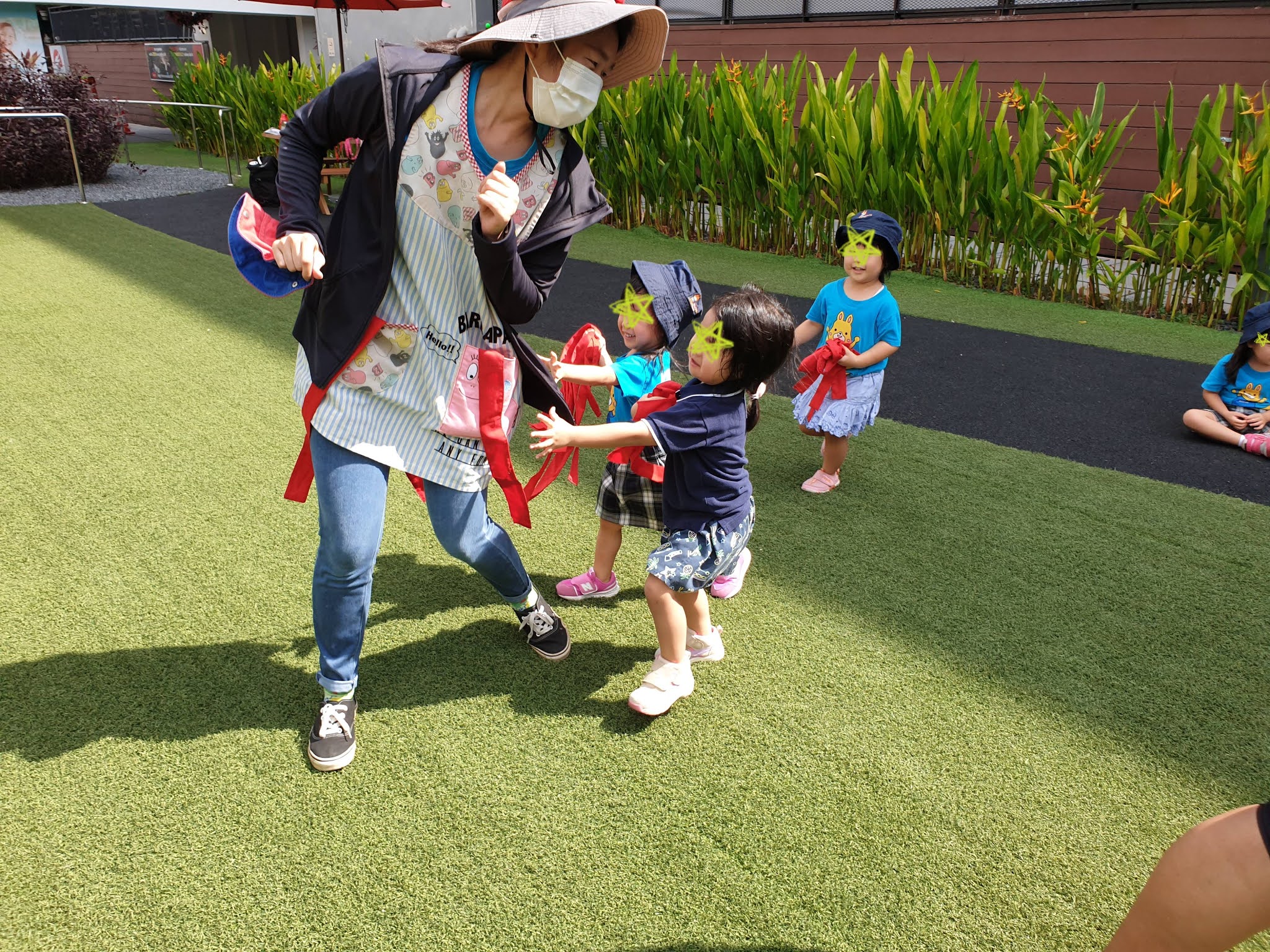 シンガポールの幼稚園 ☆KiZroo Kindergarten☆: [N1] Pull The Tail Game