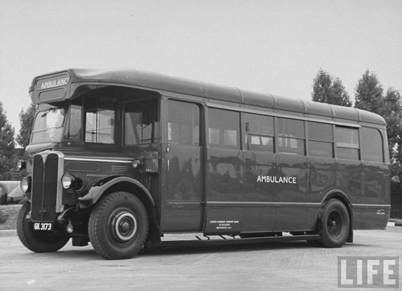 21 Amazing Vintage Photographs That Show Evacuees the Measures Being ...