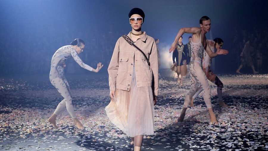 El desfile o la moda como performance