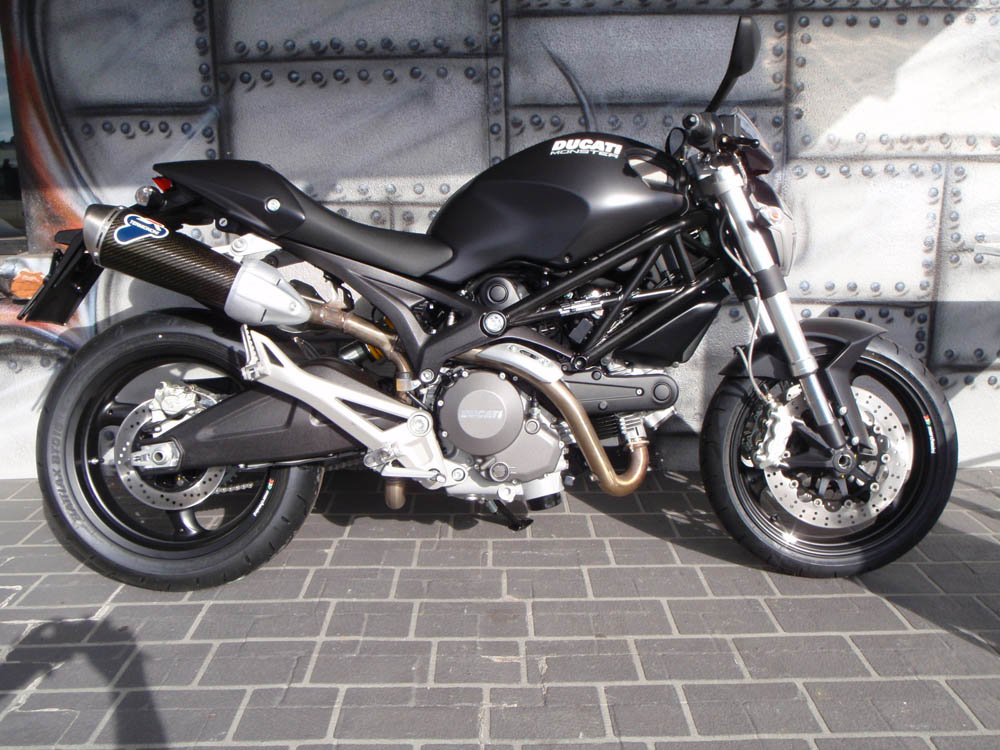 Speedy Bikes: ducati monster 696 black