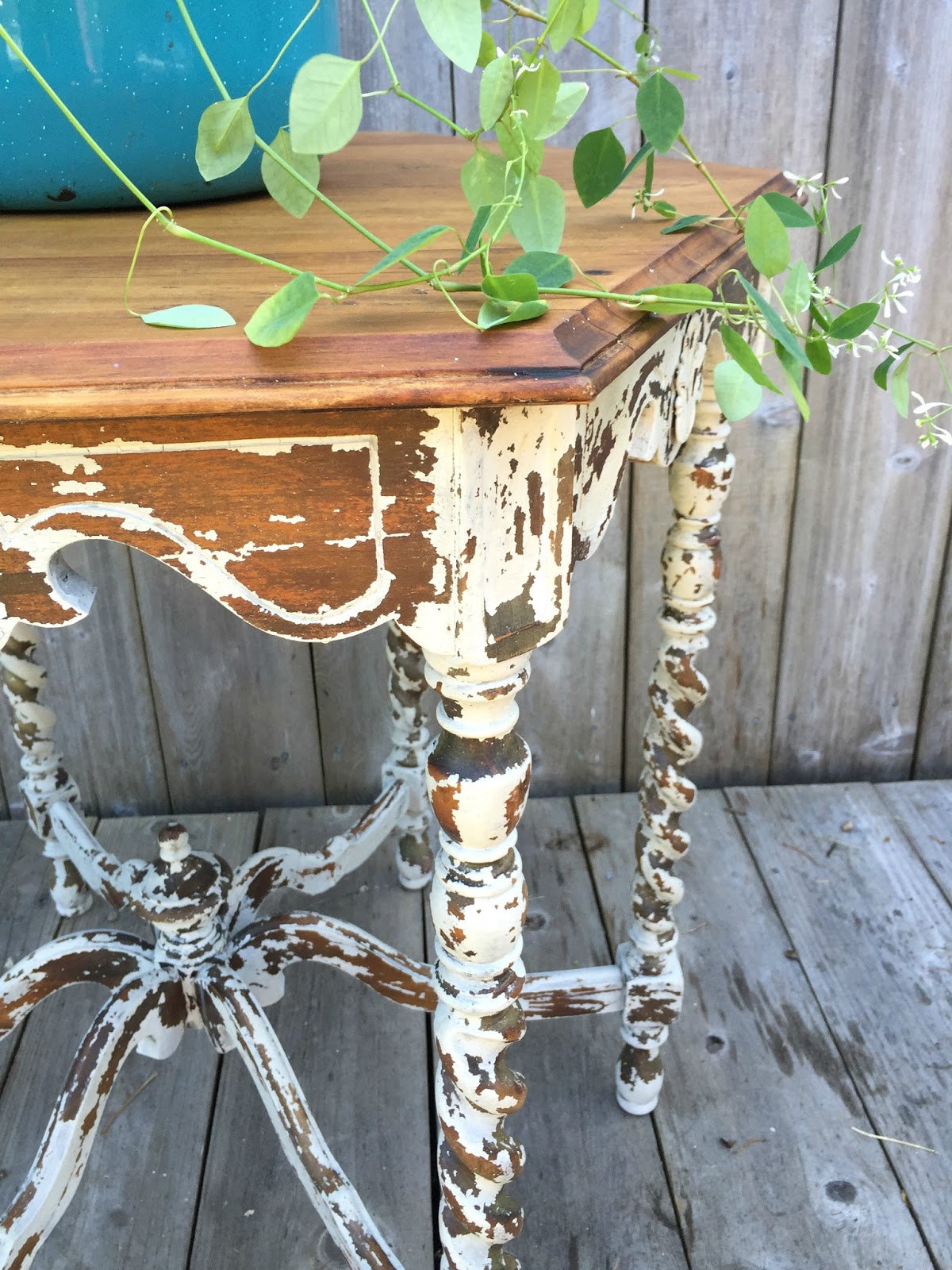 D.D.'s Cottage and Design: Swirls, Turns and Chippy Goodness