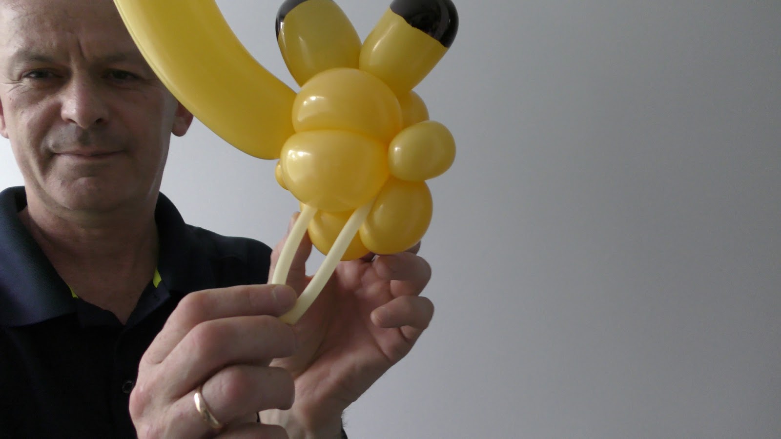 Balloon animals twisting instructions: Balloon Pokemon Pikachu