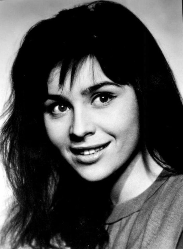 The “First Lady of Slovak Theater”: 28 Gorgeous Photos of Emília ...