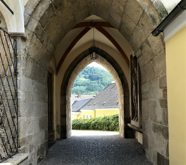 Fabric Paper Thread: Clam Castle