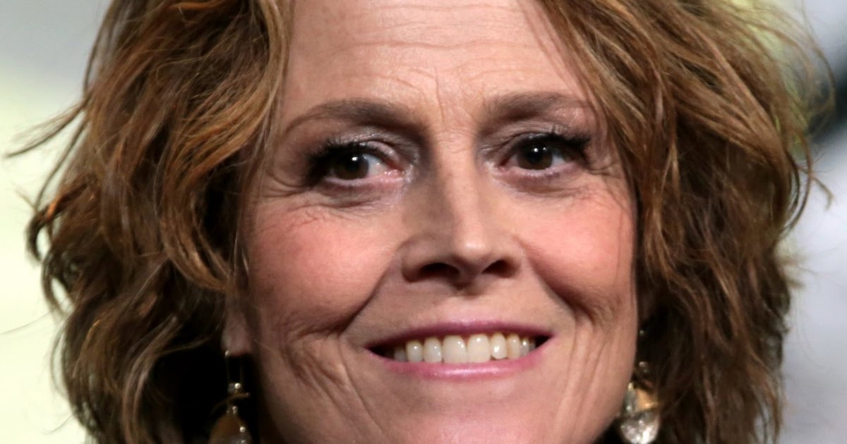 THE GRANDMA'S LOGBOOK ---: SIGOURNEY WEAVER, PIONEER HEROIN & SCI-FI QUEEN