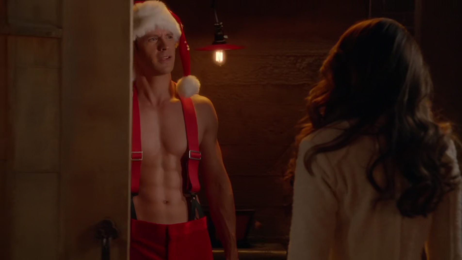 ausCAPS: Bryce Johnson shirtless in Glee 5-08 "Previously Unaired Christmas"