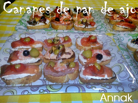 Recetas y Trucos de Cocina: Canapes de pan de ajo y salmón
