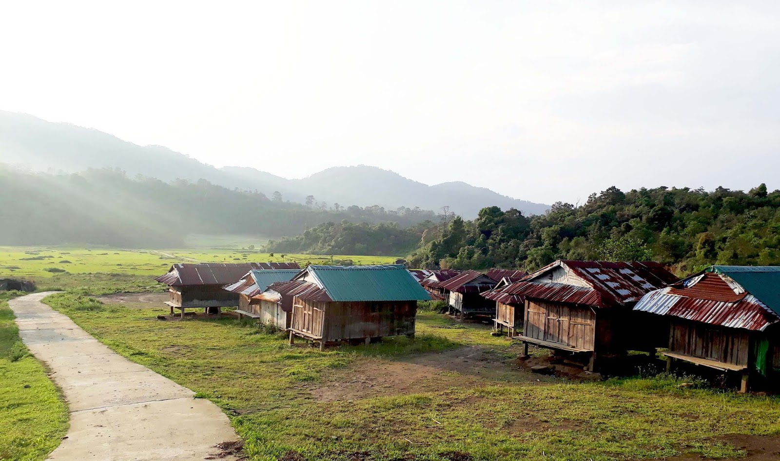 Amazing Vietnam: Độc đáo kho lúa và chiếc hòm của người Giẻ Triêng ở ...