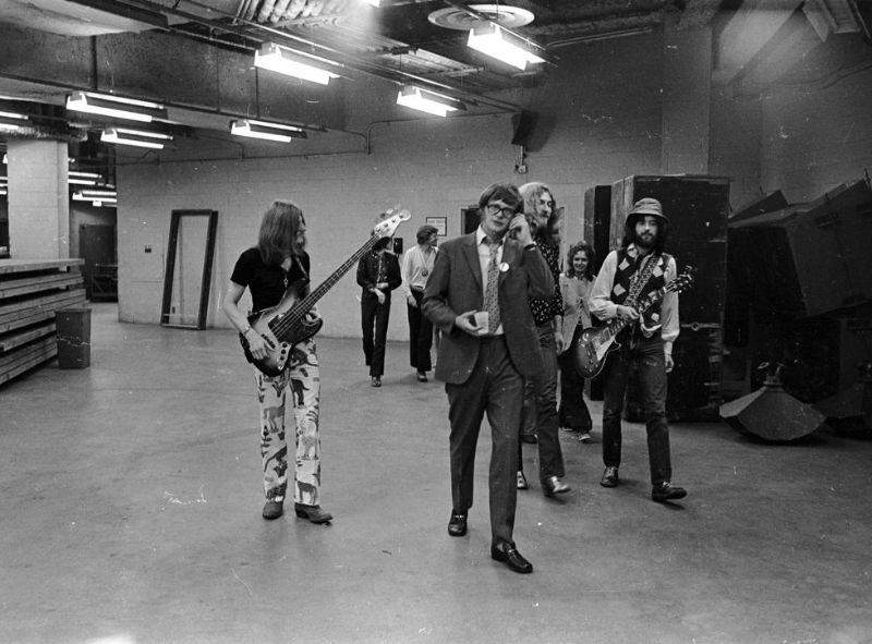 Amazing Pics of Musicians’ Backstage in the 1970s ~ Vintage Everyday