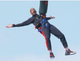 Video: Will Smith bungee jumps off a helicopter over Grand Canyon to ...