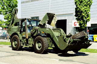 US ARMY BLOG: HMEE-1 (High Mobility Engineer Excavator)