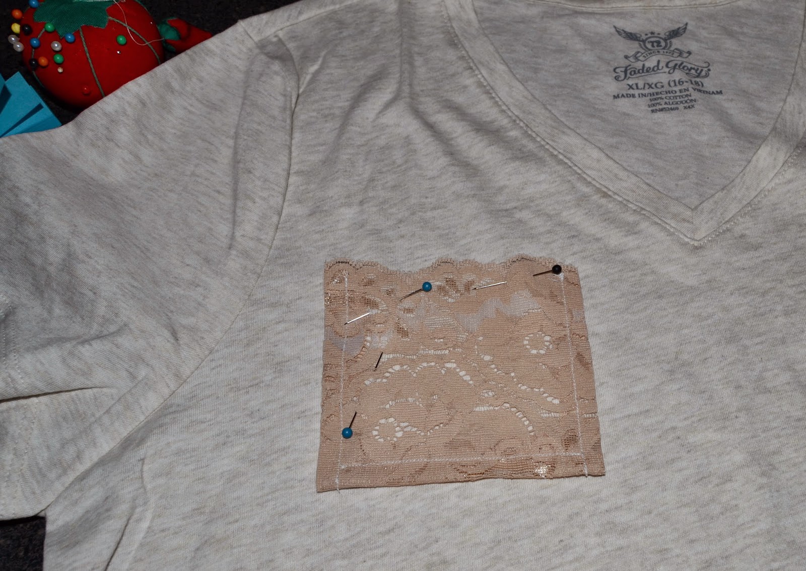 The Gangstress Ladies' Tutorials: 15-Minute Lace Pocket