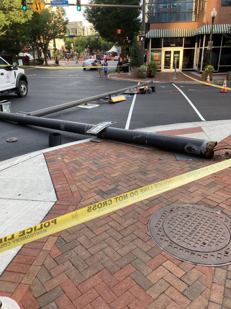 Robert Dyer @ Bethesda Row: Traffic signal collapses at Woodmont Avenue ...