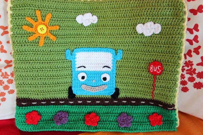Vladia's handmade: Tayo the little bus (crochet appliqué)
