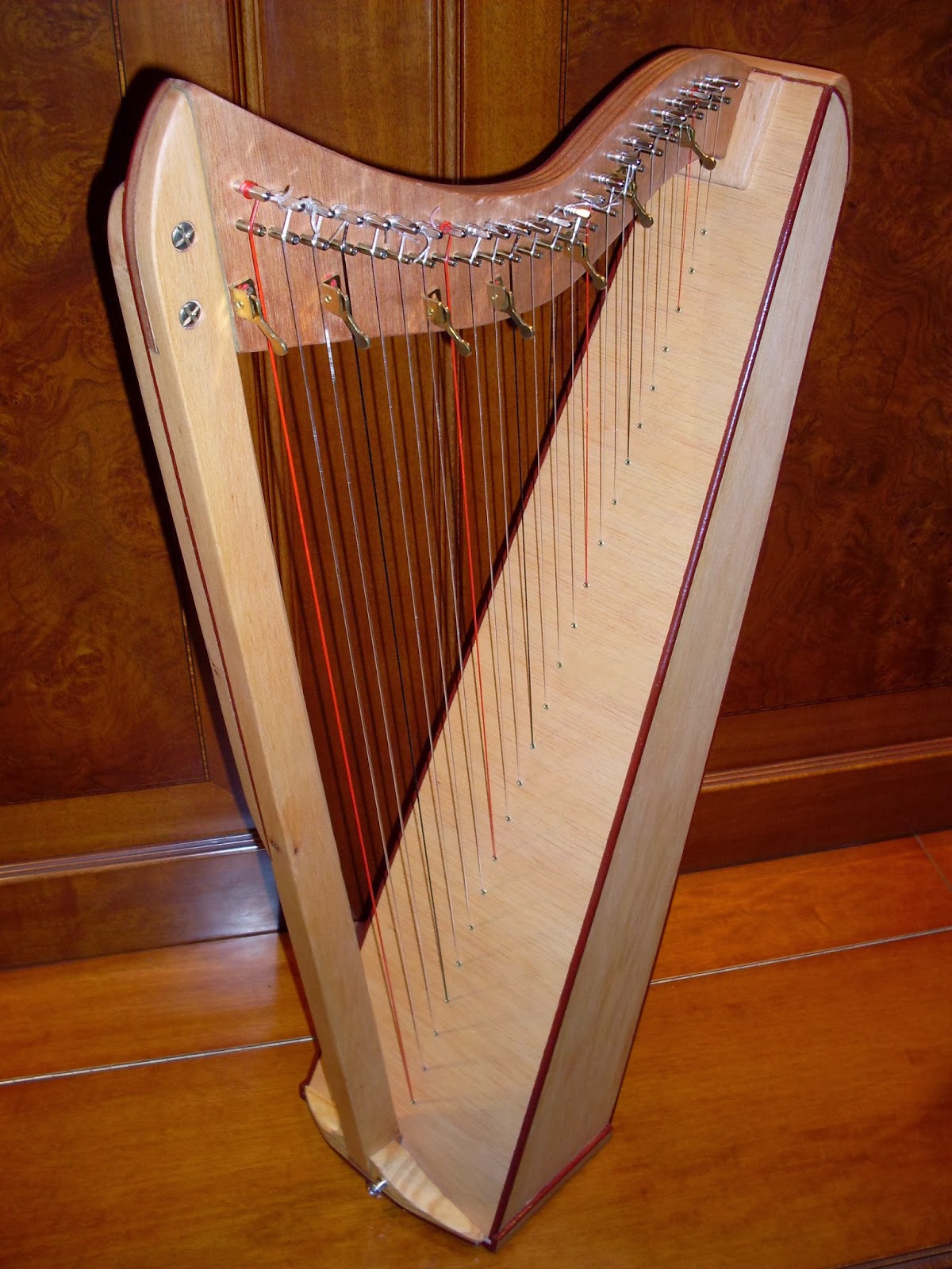 ARPAS, LIRAS Y TALLERES MUSICALES: ARPAS CASERAS