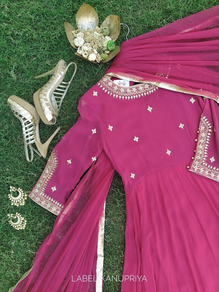 Trendy Suits Ideas For Jaggo / How To Choose Unique Punjabi Suit For ...