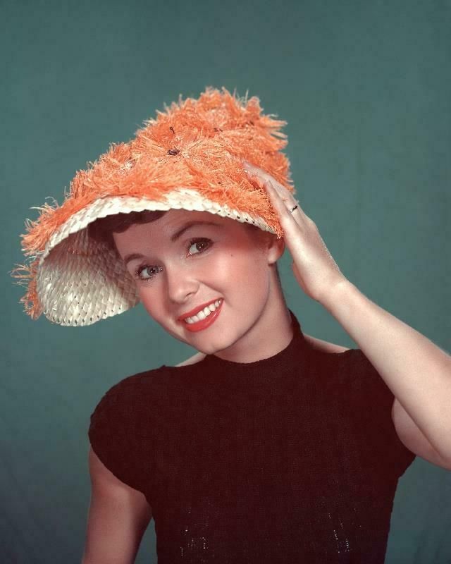 20 Wonderful Color Photos of a Young and Beautiful Debbie Reynolds in ...