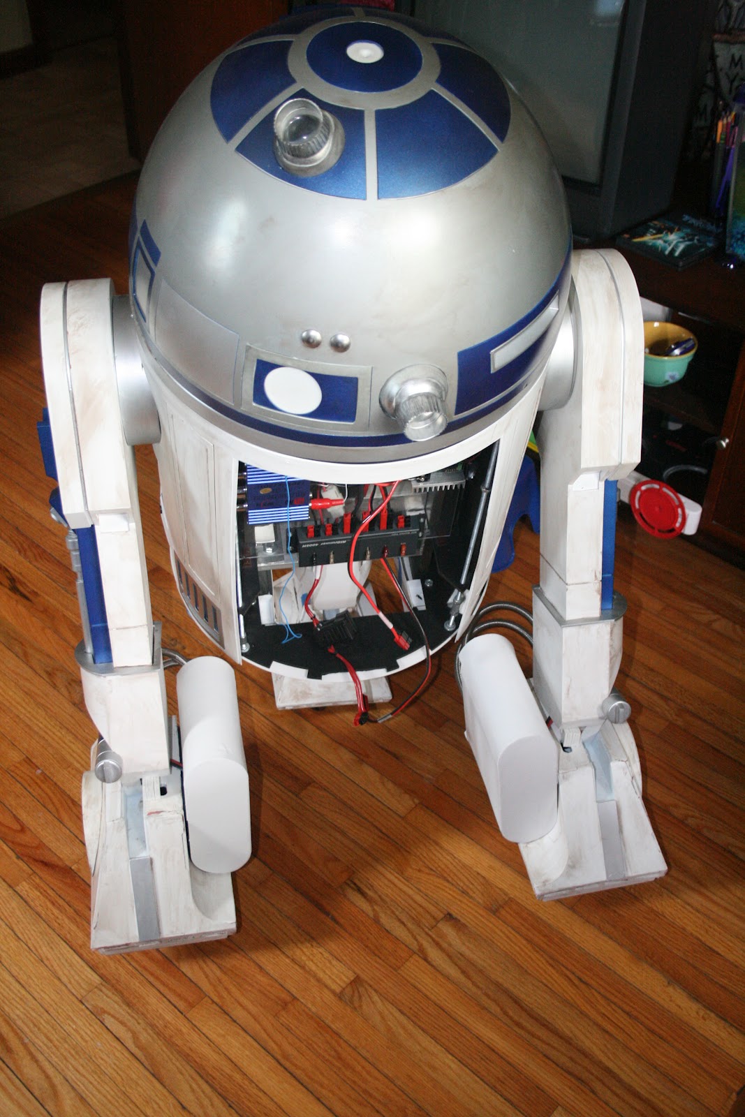 JDuffphoto's R2-D2 build diary