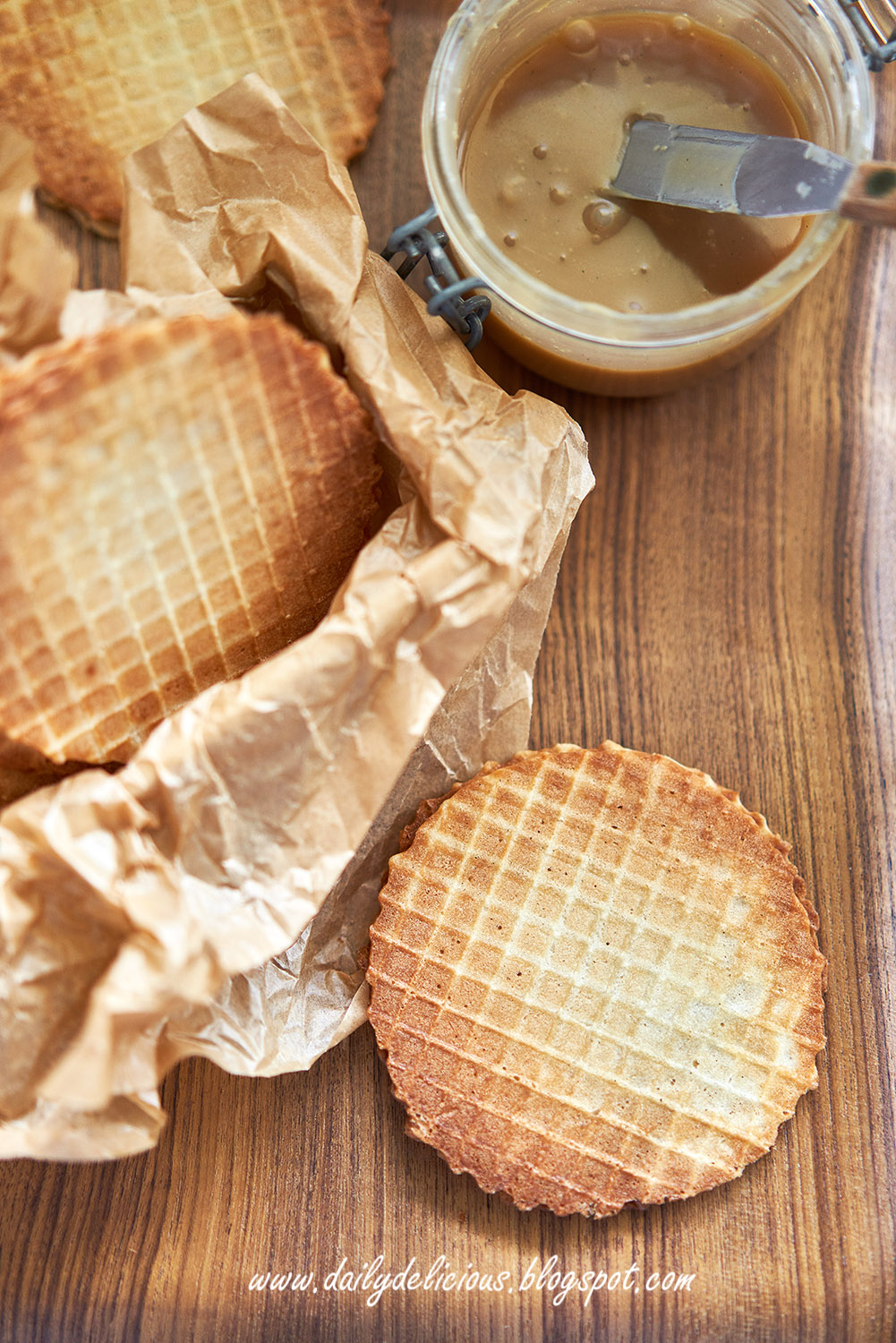 dailydelicious: Stroopwafel: Caramel filled waffle
