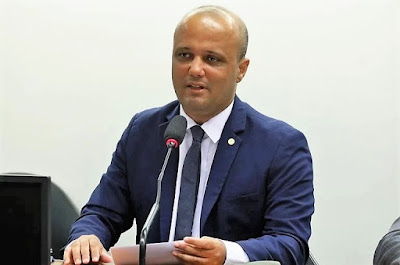 O cão que fuma...: Partidos têm novos líderes na Câmara dos Deputados