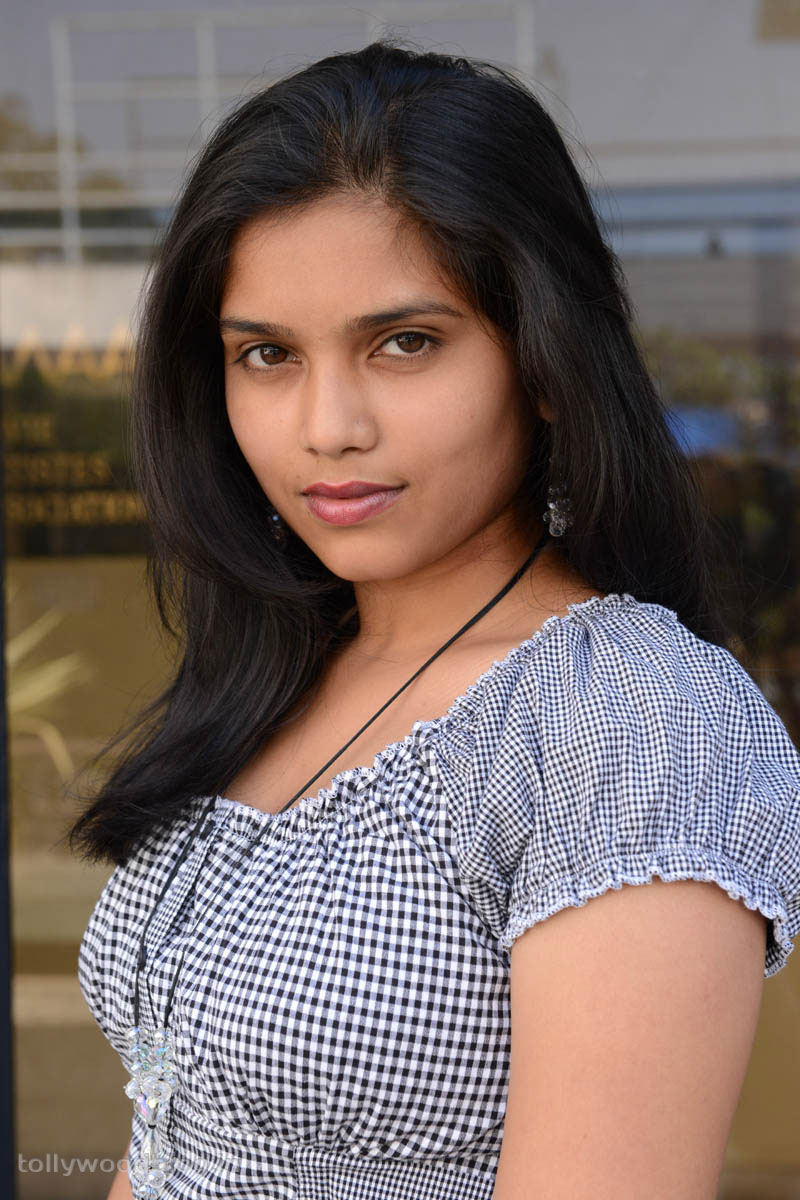 3g Love Heroine Debiraa Photo Shoot Stills Gallery