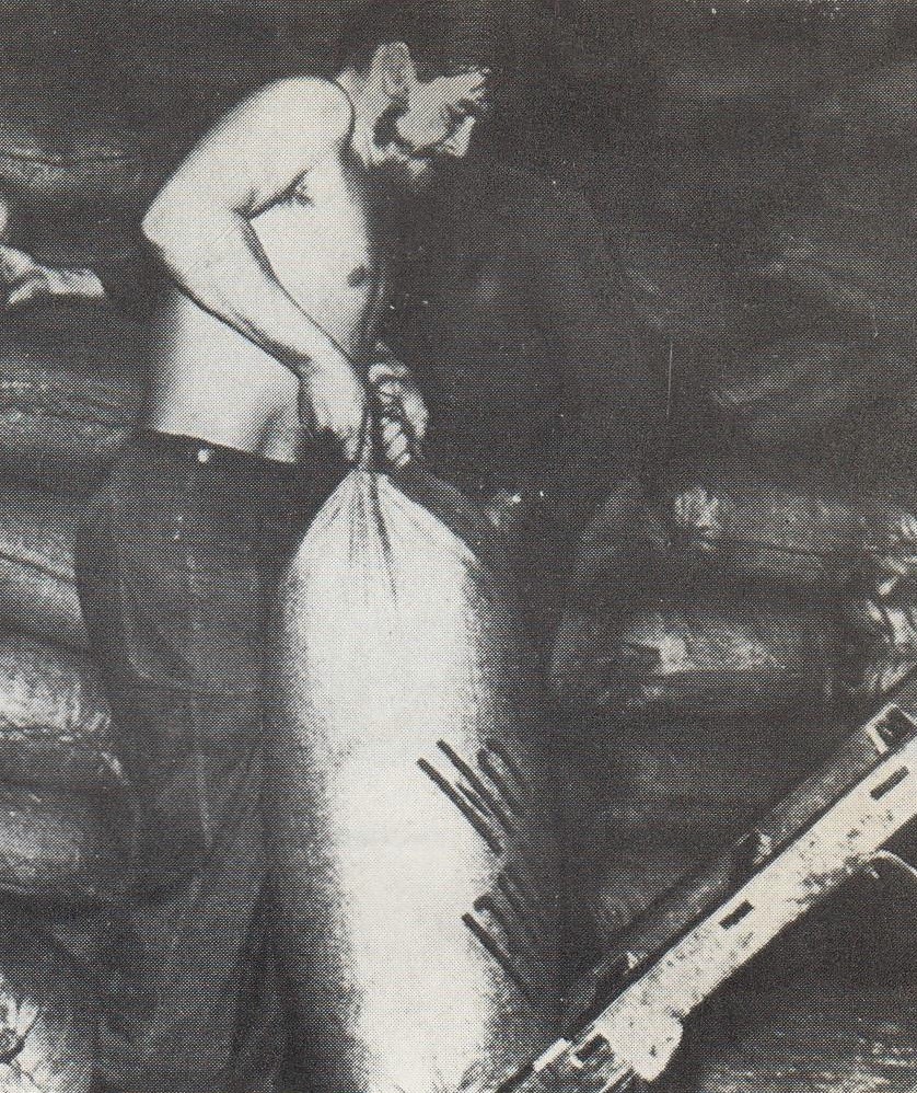 The Left Chapter Che Doing A Shift As A Loader When He Was Minister Of Industries During The the-left-chapter-che-doing-a-shift-as-a-loader-when-he-was-minister-of-industries-during-the