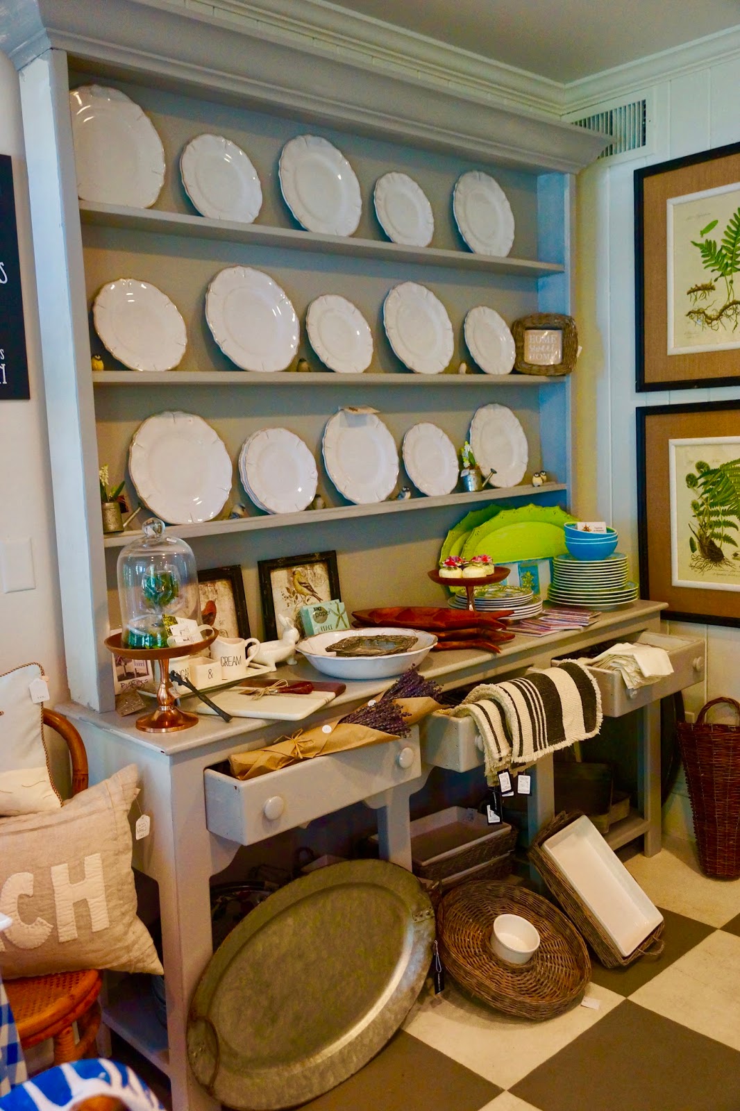 THE FRENCH HUTCH: TALES OF THE TRAVELING TOTES AND A GIVEAWAY