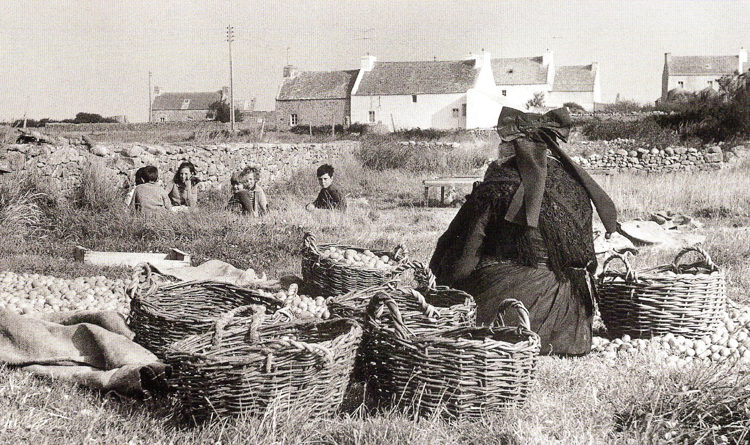 FolkCostume&Embroidery: A Closer Overview of Breton Costumes, part 1 ...